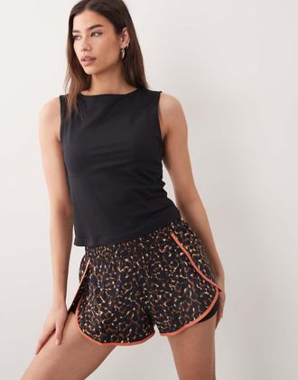 Sweaty Betty All Day - BH-Tanktop in Schwarz mit verdrehter R&uuml;ckseite