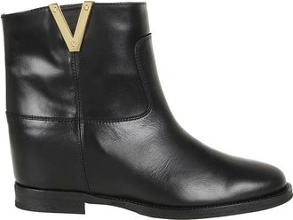 Via Roma 15 Stiefel - Calfskin Ankle Boot With Decorative Gold-Tone Plaq - Gr. 36 (EU) - in Schwarz - für Damen