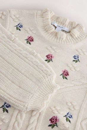 Next Strickpullover Pullover mit Zopfstrickmuster und Blumen-Stickerei (1-tlg)