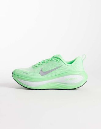 Nike Vomero Plus Sneaker in Gr&uuml;n und Wei&szlig;