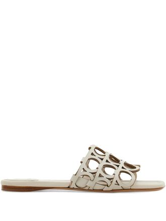 Ferragamo sandales à plaque Gancini - Tons neutres