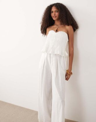 Asos Tr&auml;gerloser Jumpsuit aus Baumwoll-Leinen in Wei&szlig; mit schmalen Biesen am Oberteil