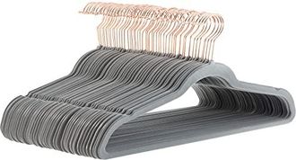 Amazon Basics Kleiderbügel für Anzüge, Samt, schmal, rutschfest, 50 stück, Grau/Gold