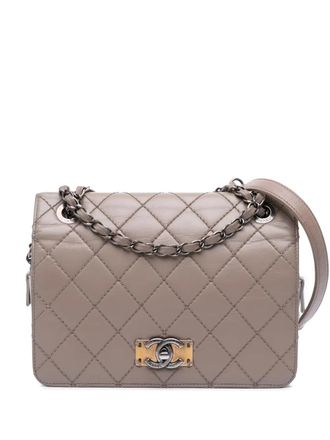 Chanel sac porté épaule Day Trip Flap en cuir de veau matelassé (2016-2017) - Marron