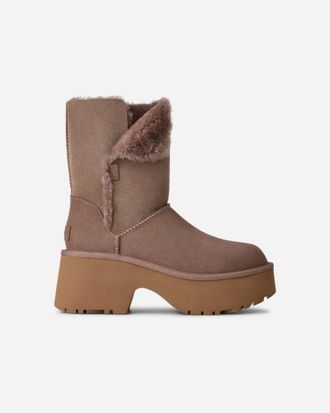UGG Classic Esmee Boot f&uuml;r Damen in Brown, Gr&ouml;&szlig;e Schaffell