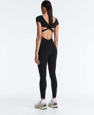 Oysho Kurz&auml;rmliger Kompressions-Jumpsuit in Schwarz