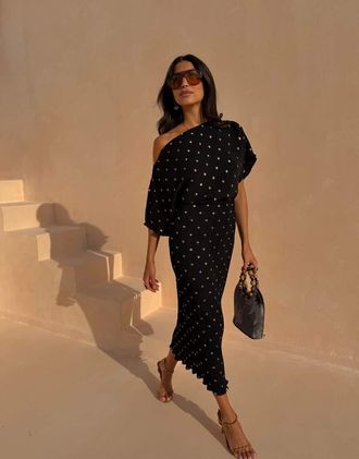 Never Fully Dressed Tilly Plissee-Schulterfreies Maxikleid in Schwarz und Gold mit Punkten