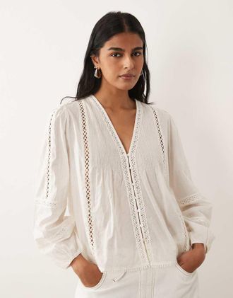 Abercrombie & Fitch Blouse style champ&ecirc;tre &agrave; manches longues et broderies - Cr&egrave;me-Blanc