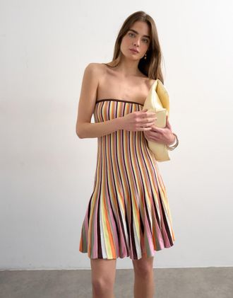 Topshop Tr&auml;gerloses, schwingendes Mini-Strickkleid mit buntem Streifenmuster-Rosa