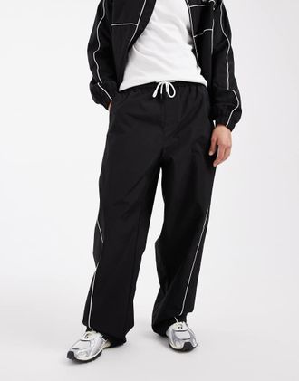 Tommy Jeans Theo - Pantalon de surv&ecirc;tement style parachute &agrave; passepoil - Noir