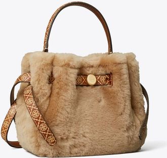 Tory Burch Mini Romy Bucket Bag aus Lammfell