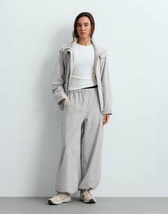 Oysho pantalon ballon imperm&eacute;able 10k noir et blanc