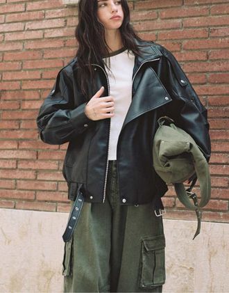 Stradivarius veste oversize avec col noire
