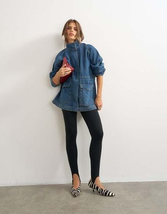 Topshop veste en jean oversize avec d&eacute;tail de taille &eacute;lastiqu&eacute;e en bleu moyen