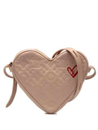Louis Vuitton sac &agrave; bandouli&egrave;re monogramm&eacute; Fall In Love Sac Coeur en peau dagneau emboss&eacute;e (2021-2025) - Rose