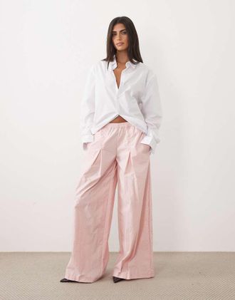 Asos pantalon large &agrave; enfiler avec pli devant en tissu technique-Rose