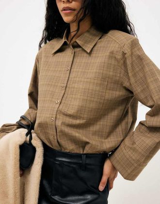NA-KD Chemise oversize &agrave; &eacute;paulettes &agrave; carreaux beige-Multi