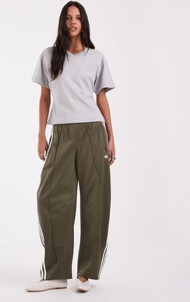 adidas Originals pantalon de surv&ecirc;tement Firebird &agrave; jambe barrel en vert olive