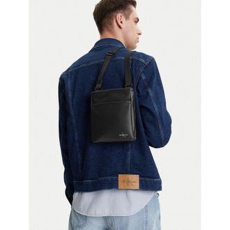 Calvin Klein Jeans Umh&auml;ngetasche Calvin Klein Jeans Mono Logo Flat Pack 18 LV04G3107G Schwarz