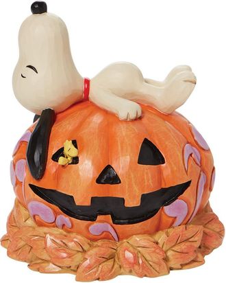 Enesco Peanuts by Jim Shore Halloween-Figur, Snoopy, auf geschnitztem K&uuml;rbis, 14 cm, mehrfarbig