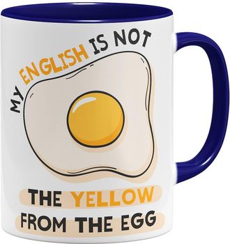 OM3 lustige Denglisch Kaffee-Tasse mit Spruch - My English is not The Yellow from The Egg - Keramik Becher - 11oz 325ml - Beidseitig Bedruckt - Dunkelblau