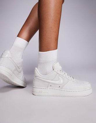 Nike Air Force 1 07 - Baskets avec logo virgule effet bomb&eacute; - Blanc cass&eacute;-Neutre