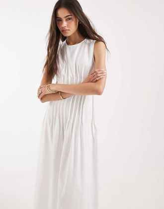 Vero Moda Tall &Auml;rmelloses Popeline-Midikleid in Wei&szlig; mit plissierter Taille