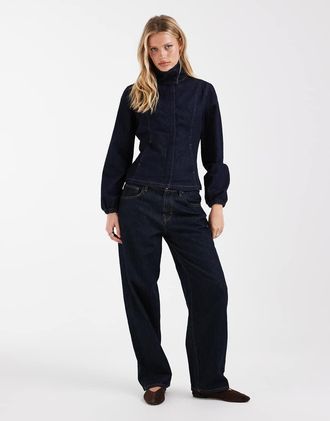 Asos Veste en jean ajust&eacute;e &agrave; col chemin&eacute;e - Indigo-Bleu