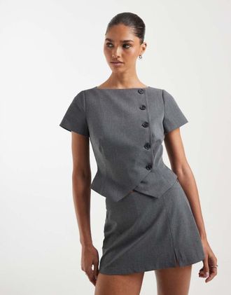 Asos Elegantes Oberteil mit Wickeldesign vorne-Grau