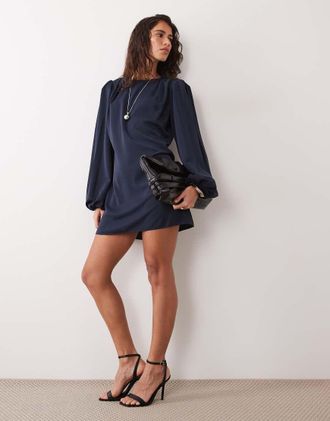 Asos robe courte &agrave; col rond avec manches volumineuses en bleu marine