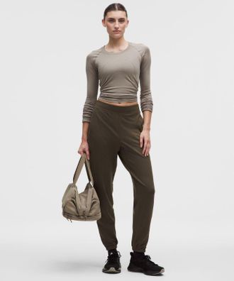 lululemon Adapted State Thermo-Jogger mit hohem Bund f&uuml;r Frauen - Gr&ouml;&szlig;e 10 in Olive Brown
