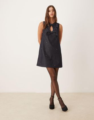 Sister Jane Sister Jane - Robe courte en jean à strass avec noeuds et fente goutte deau sur le devant - Noir-Bleu