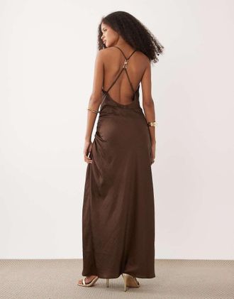 Abercrombie & Fitch Maxikleid aus Satin in Braun mit R&uuml;ckenausschnitt-Brown