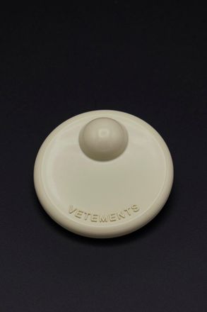 VETEMENTS Security Tag Brooch
