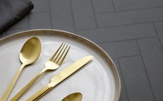 S&ouml;dahl Tiles Damast-Tischdecke aus 100% Baumwolle, Tischtuch mit Staincoat, Wasserabweisend & Abwaschbar, 140 x 270 cm, Ash