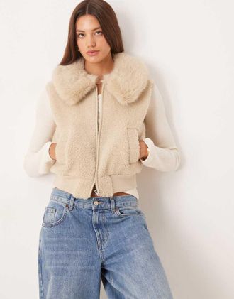 Asos Gilet en polaire imitation peau de mouton avec col en fausse fourrure-Blanc