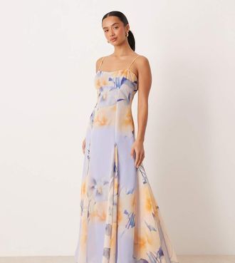 Asos Petite ASOS DESIGN Petite - Robe longue en mousseline imprim&eacute; fleuri avec bretelles fines et godets profonds - Orange/violet-Multicolore