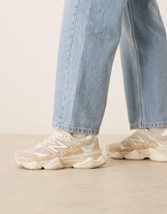 New Balance 9060 - Sneaker in Sesam mit Rehfell-Print-Neutral