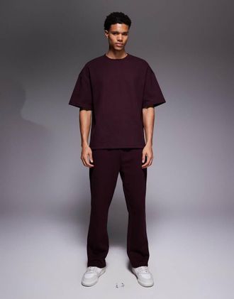 River Island Strukturiertes Set in Burgunderrot, bestehend aus T-Shirt und Shorts