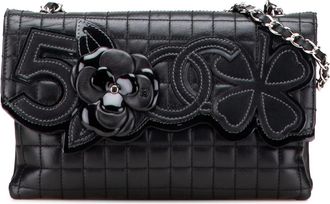 Chanel Hobo Bags - Choco Bar Calfskin No. 5 Camellia CC Shoulder Bag - Gr. unisize - in Schwarz - für Damen