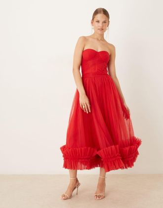 Lace & Beads Robe mi-longue &agrave; superposition avec d&eacute;tail corset et ourlet &agrave; volants - Rouge