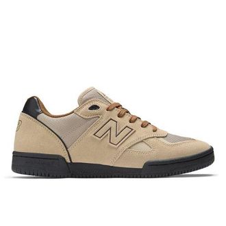 New Balance Unisexe NB Numeric Tom Knox 600 en Beige/Noir, Su&egrave;de/Mesh, Taille 40.5 Large