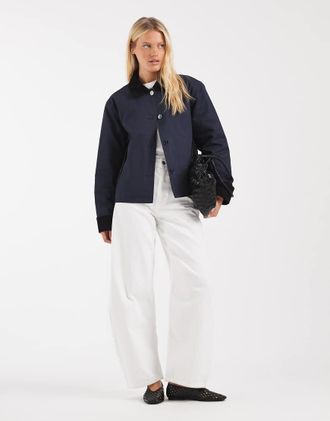 Asos Veste en velours c&ocirc;tel&eacute; &agrave; d&eacute;tails contrastants - Bleu marine