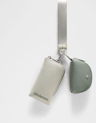 lululemon Doppelbeutel Wallet in Meadow Haze/Willow Leaf/Silver