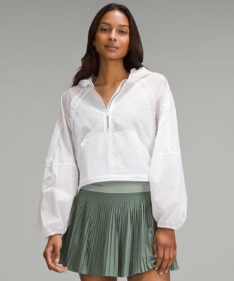lululemon Scuba Crop-Anorak Jacke f&uuml;r Frauen - Gr&ouml;&szlig;e 10 in White