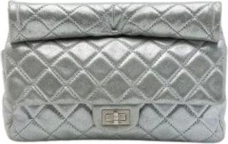 Chanel Pre-owned Sac bandouli&egrave;re matelass&eacute; en cuir dagneau - Femme - Pre-owned - Gris - Taille: ONE Size