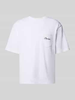 Review T-Shirt mit Brusttasche und Label-Stitching