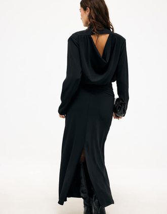 NA-KD Maxikleid mit R&uuml;ckenausschnitt und Langarm in Schwarz