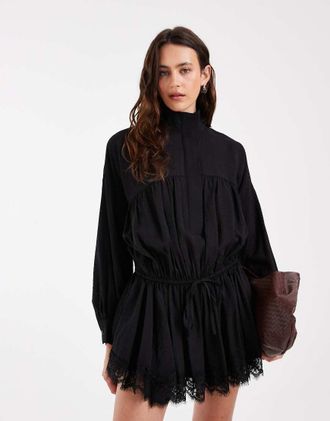 Asos combishort de surv&ecirc;tement avec bord en dentelle noir
