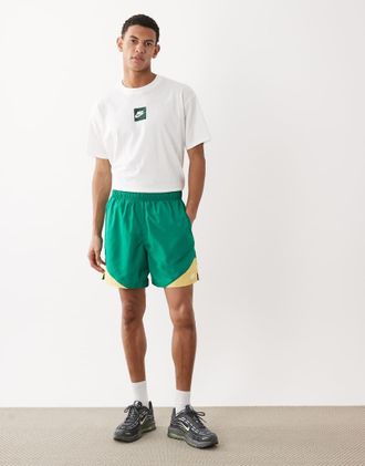Nike Windrunner - Short en tissu l&eacute;ger - Vert